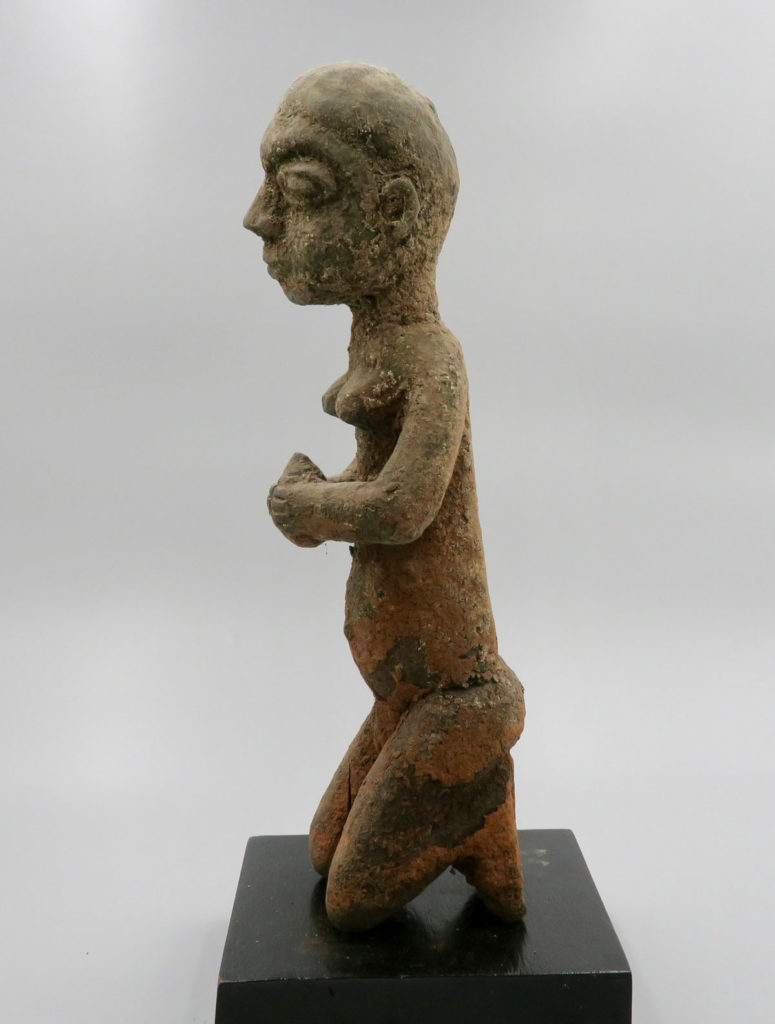 Statue Anago, Benin, wood and sacrificial crust | Galerie Agama